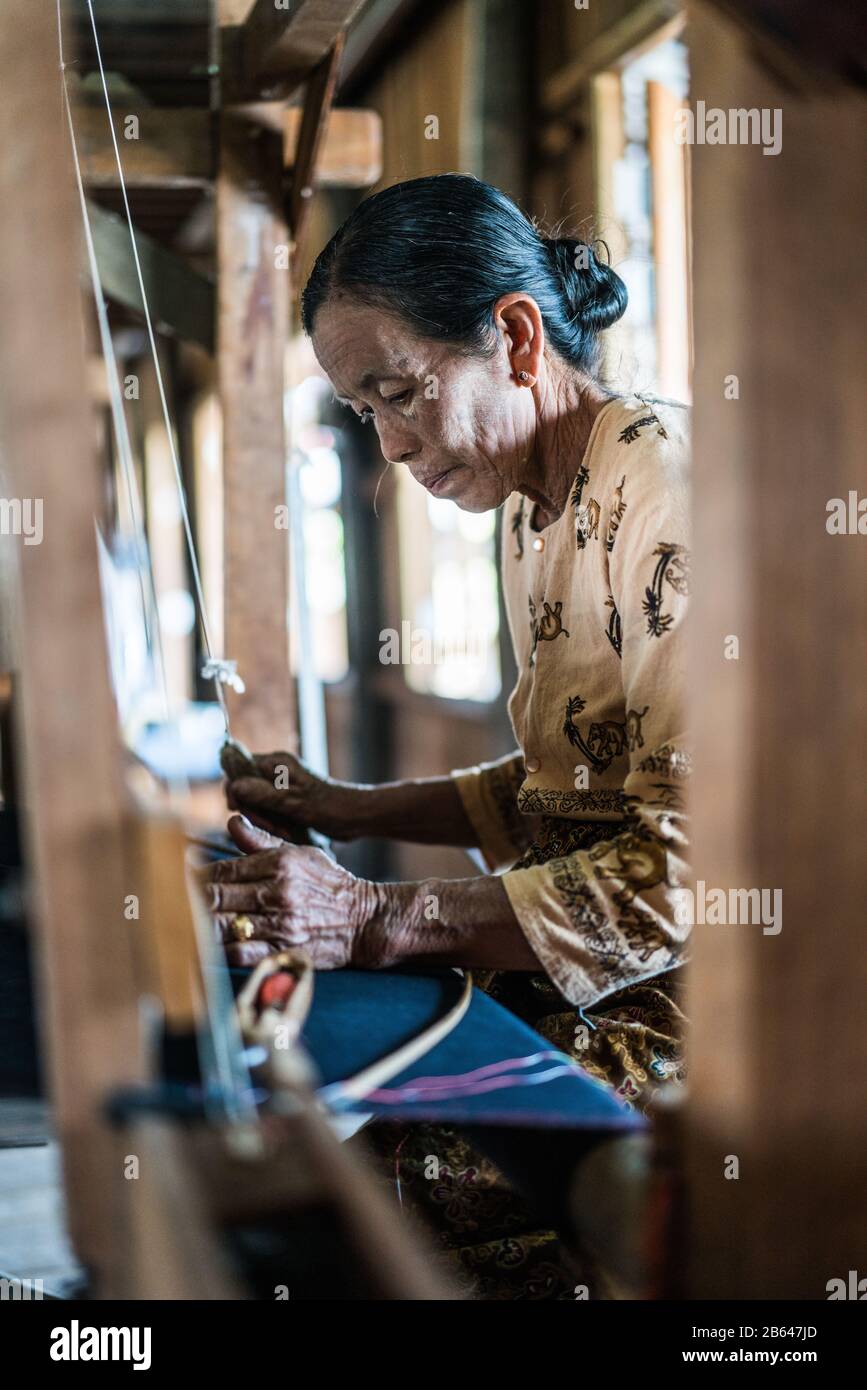 weaving fabrics, Inle lake, Myanmar, Asia Stock Photo - Alamy