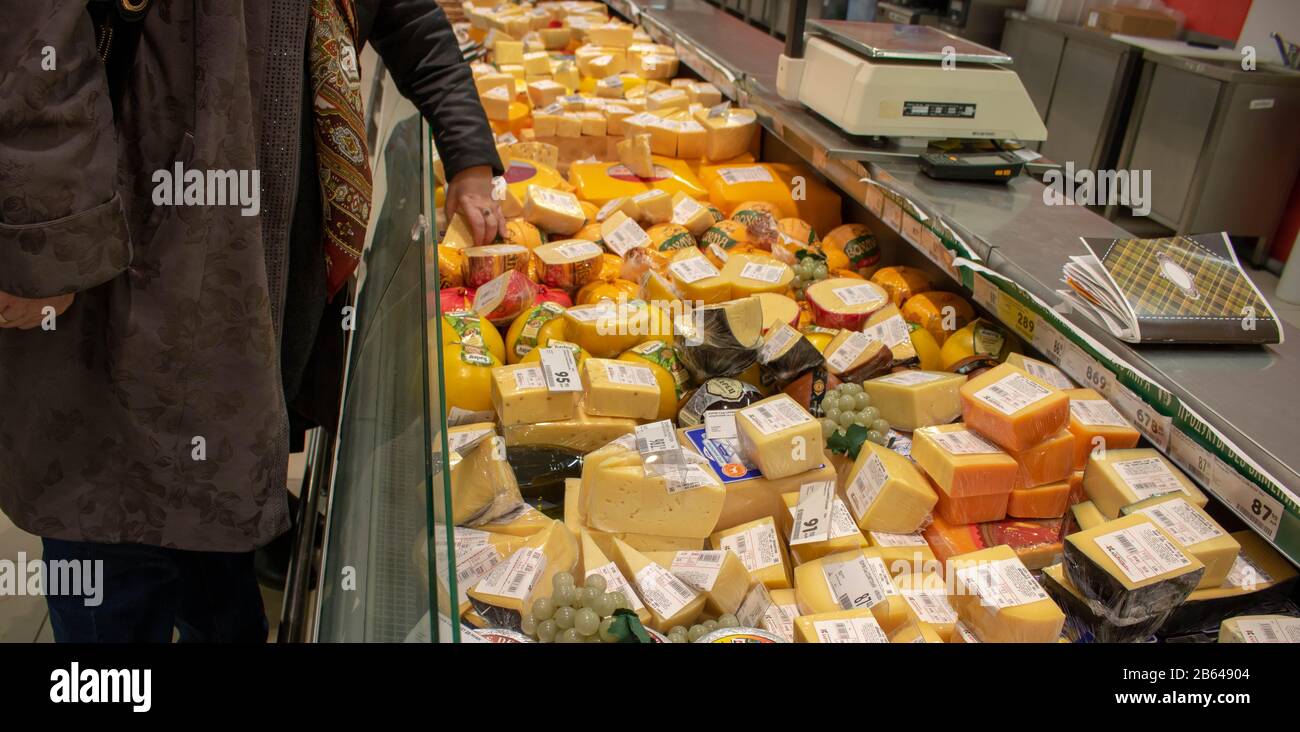 Grocery store cheese selection hi-res stock photography and images - Alamy