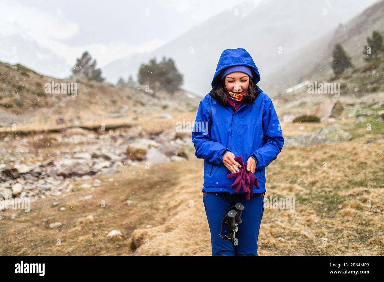 Relaxing snow falling hi-res stock photography and images - Alamy