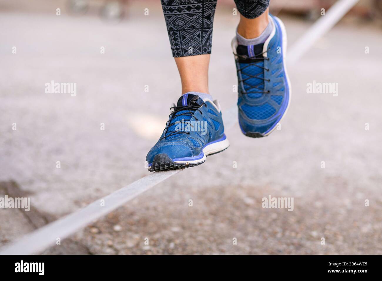 Slackline. Foots on the rope Stock Photo - Alamy
