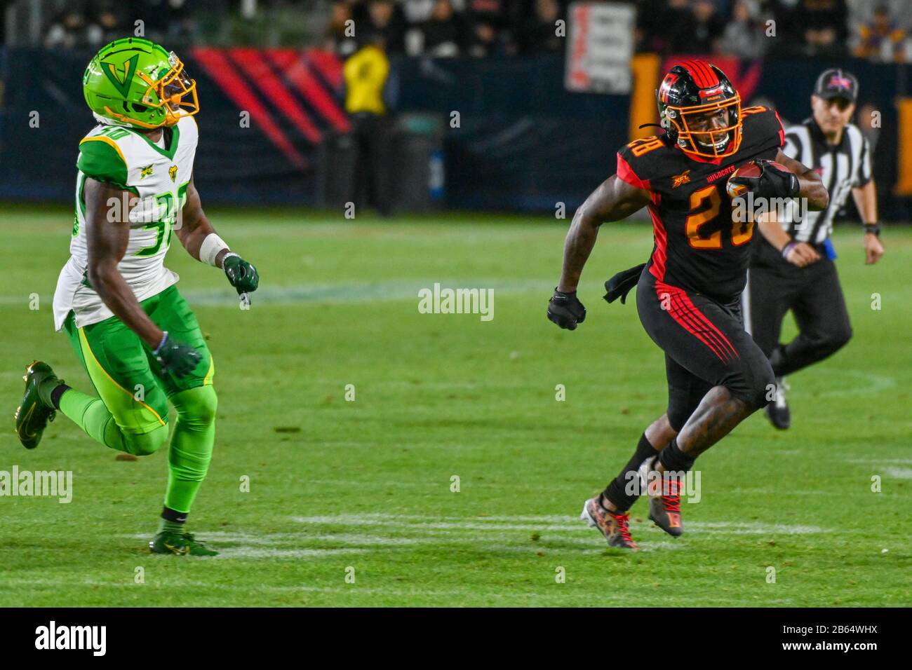 LA Wildcats running back Martez Carter (28) runs the ball during an XFL ...