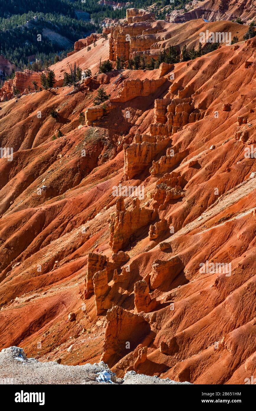 Hoodoos in Cedar Breaks Amphitheater seen in late October from Point ...