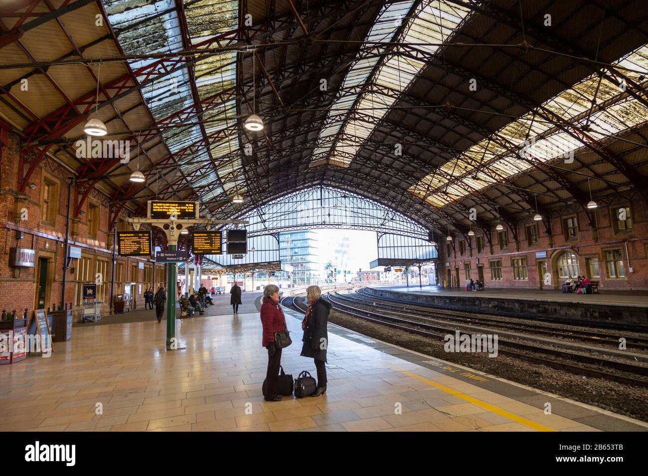Bristol temple meads station platform hi-res stock photography and ...