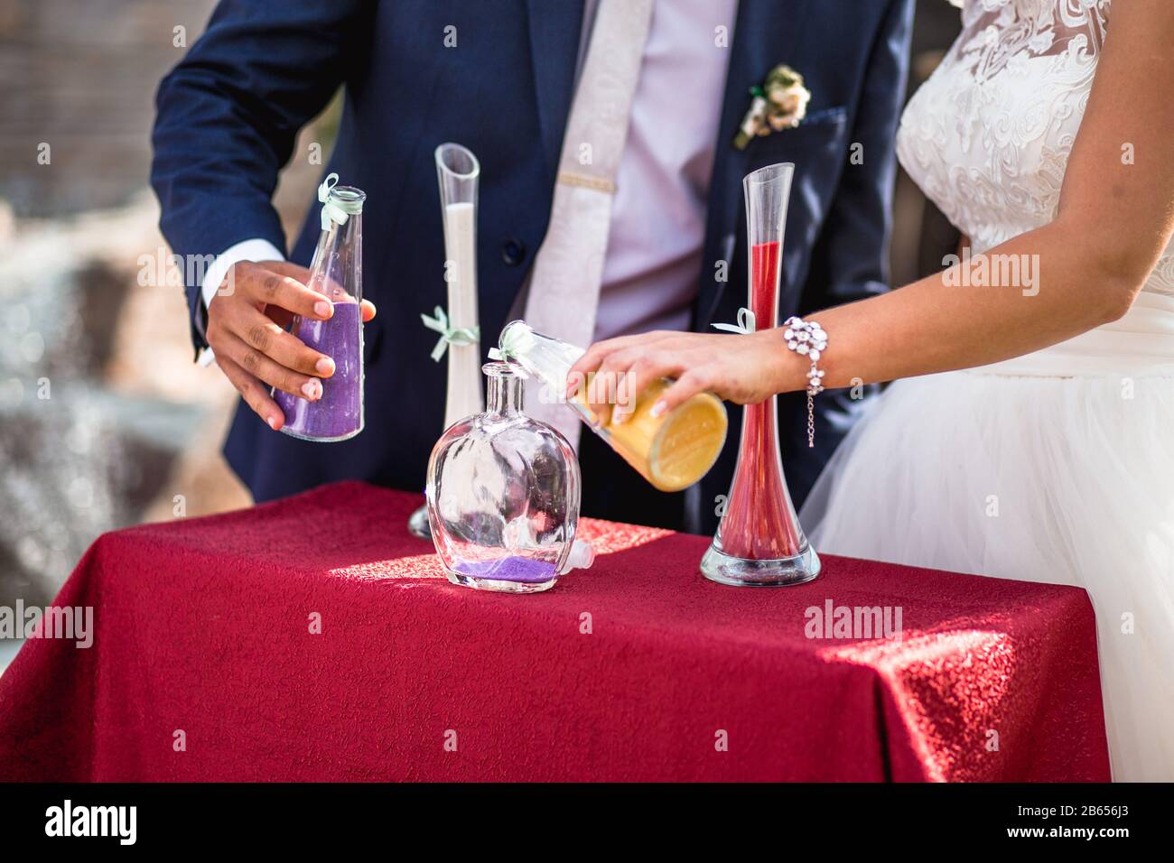 Sand wedding knot hi-res stock photography and images - Alamy