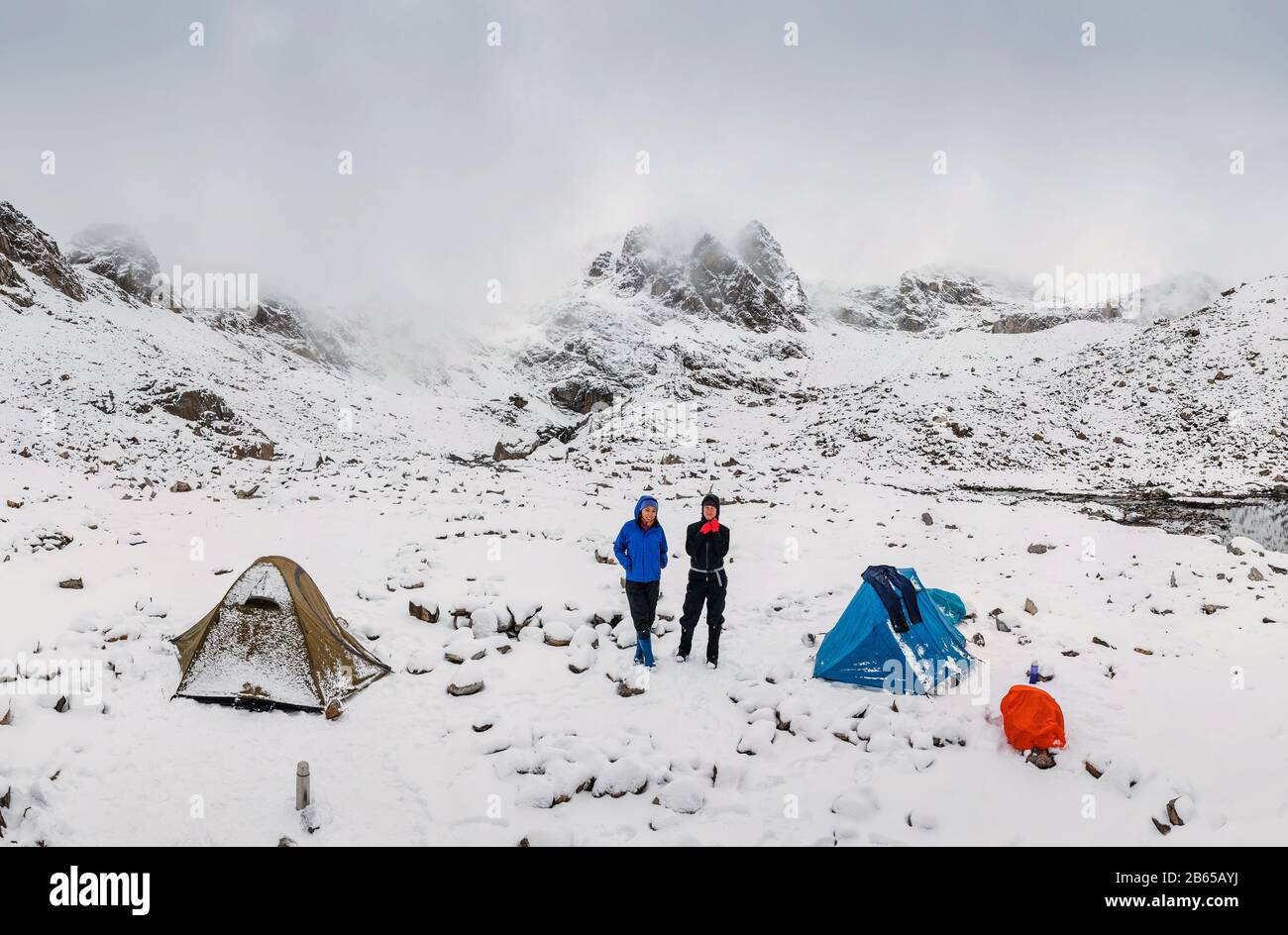 The camp and tents in the snow surrounded by mountains and cliffs Stock ...