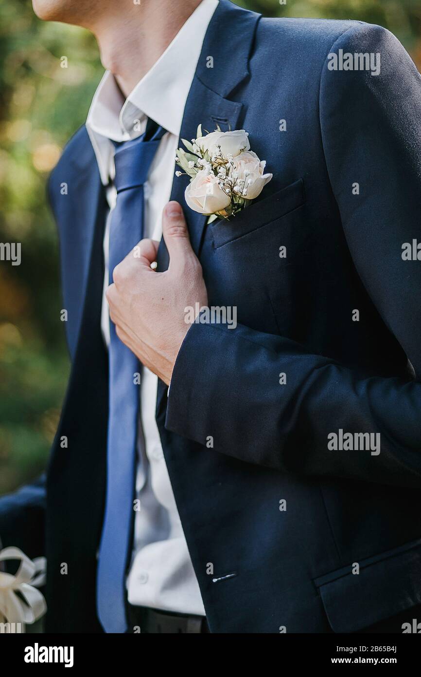 Groom adjusting suit jacket hi-res stock photography and images - Alamy