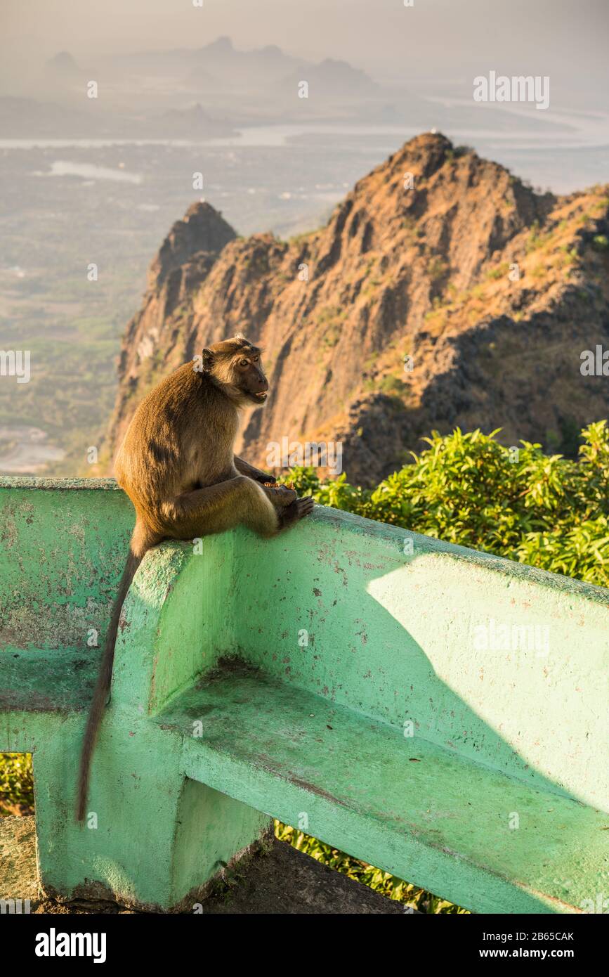 Zwe Ka Bin Pagoda, Myanmar, Asia Stock Photo - Alamy