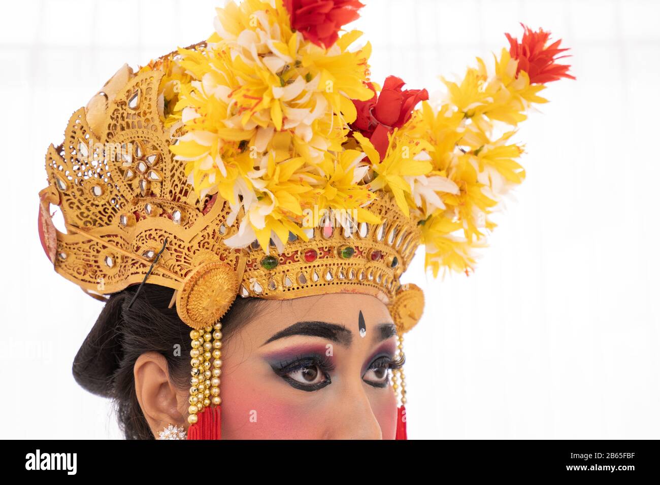 Young woman portrait with Balinese dancer crown, wearing tradional ...
