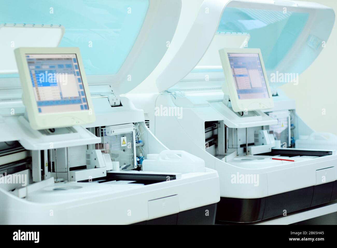 Clinical chemistry analyzer hi-res stock photography and images - Alamy