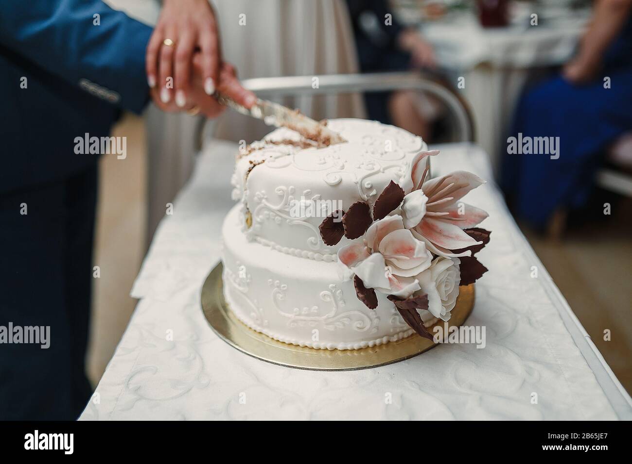 Wedding couple cutting celebration cake hi-res stock photography and ...