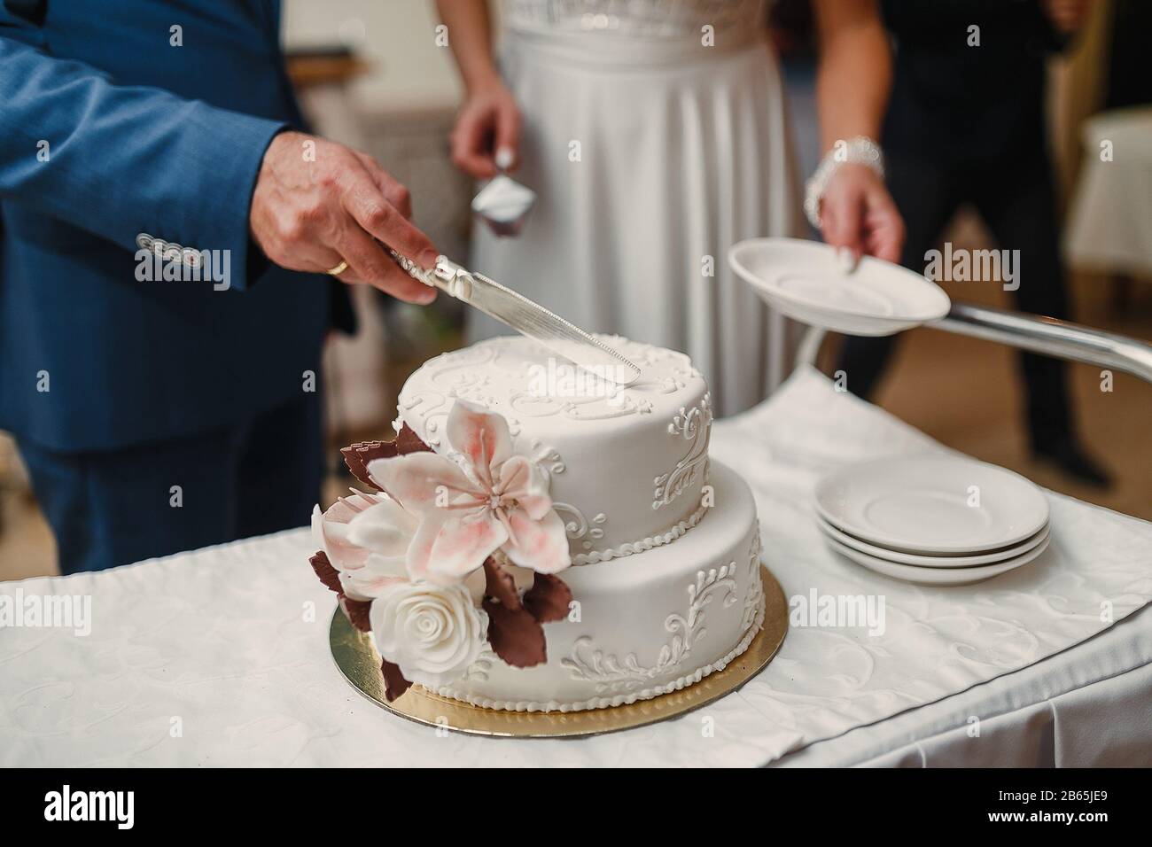 Bride and Groom at Wedding Reception Cutting the Wedding Cake Stock ...