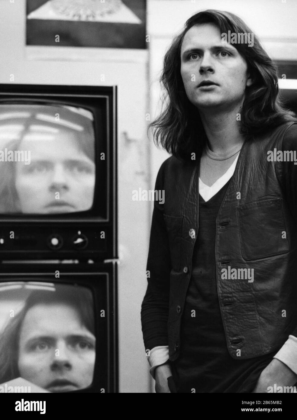 Man approx Black and White Stock Photos & Images - Alamy