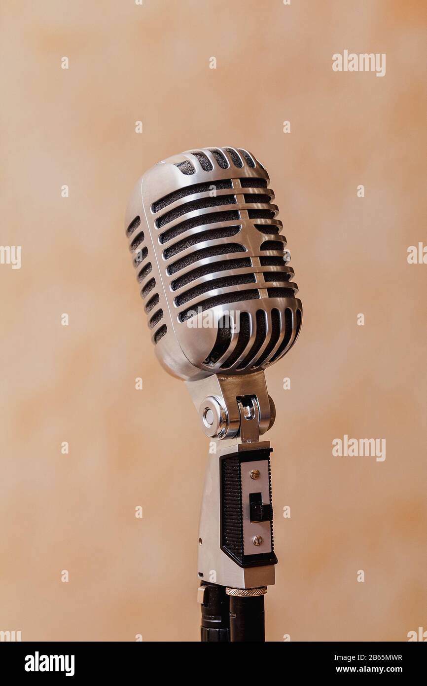 Elvis sing on stage hi-res stock photography and images - Alamy