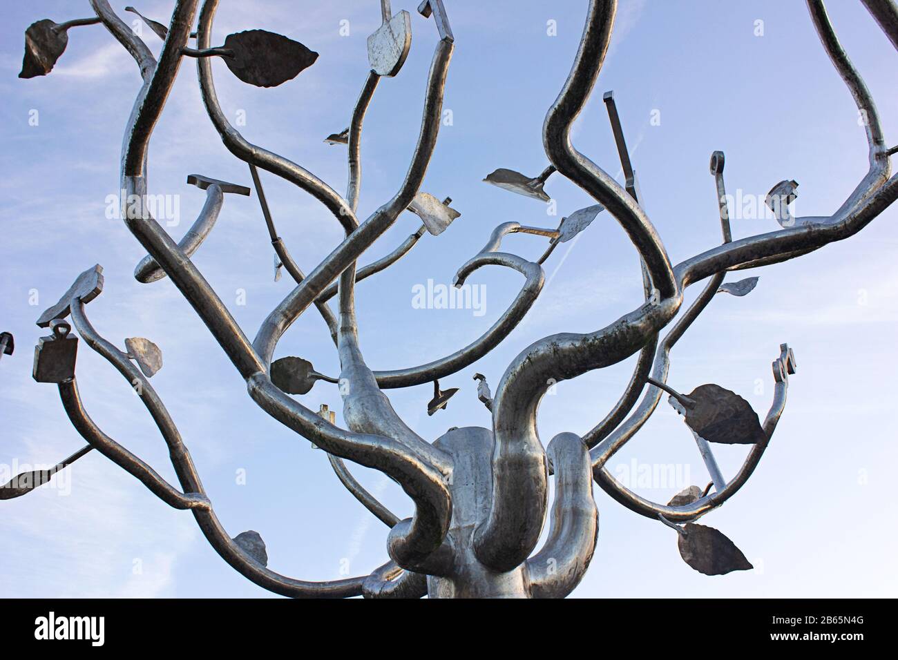 Metal tree art hi-res stock photography and images - Alamy