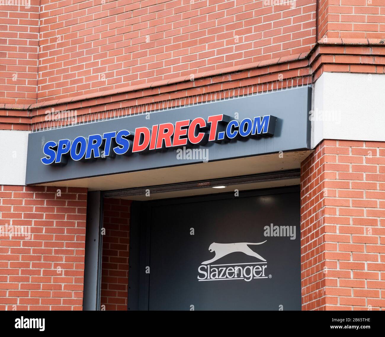 Sports direct signage hi-res stock photography and images - Alamy