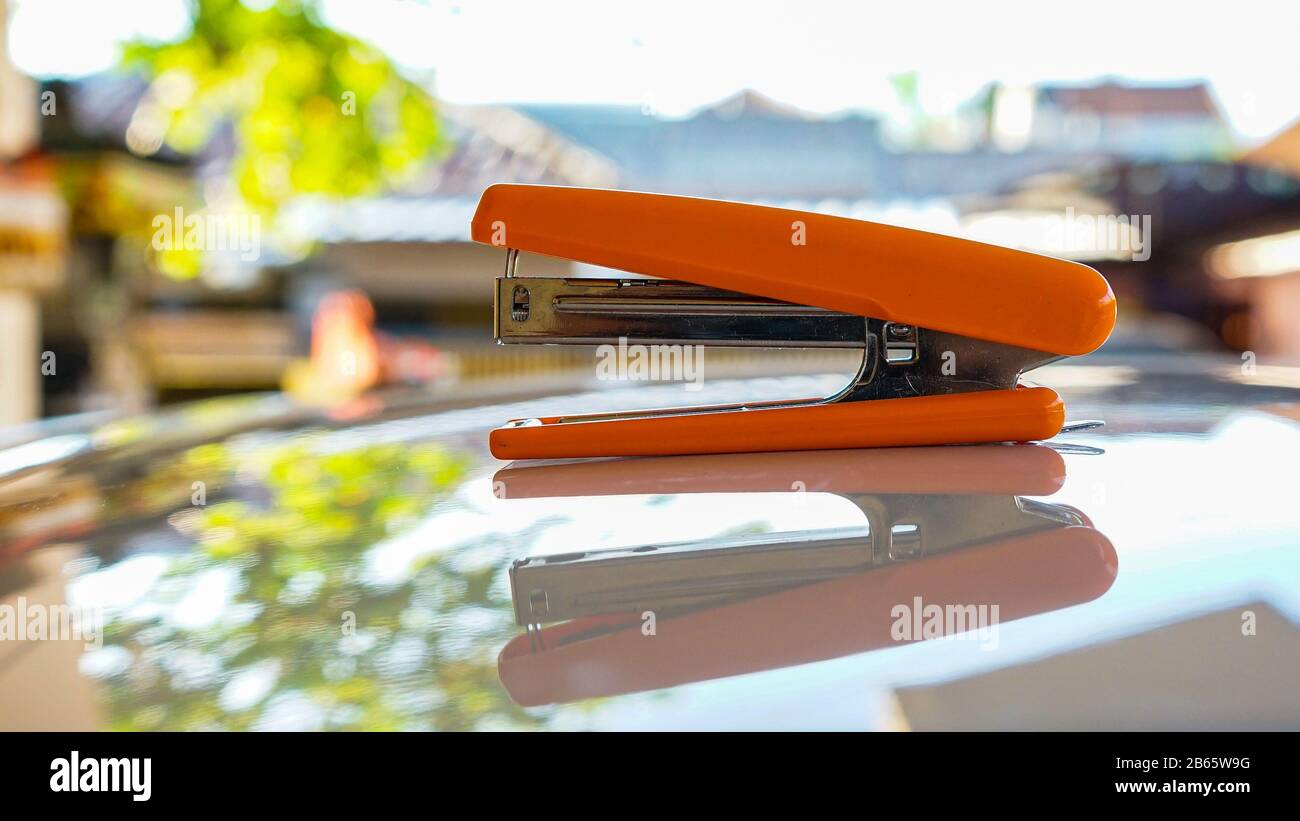 Stapler icon hi-res stock photography and images - Alamy