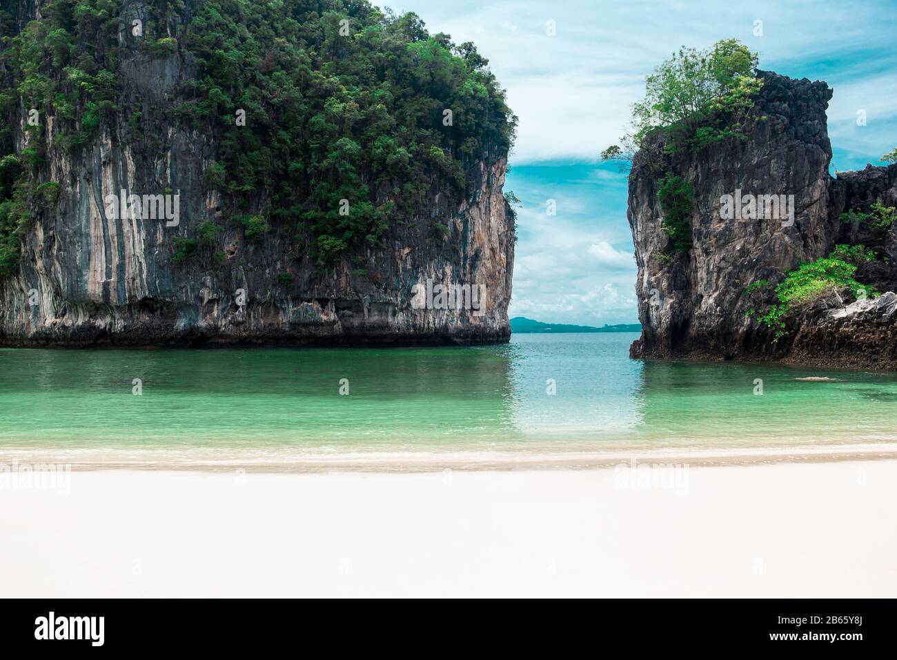 Amazing view of beautiful lagoon with sky in Koh Hong island krabi ...