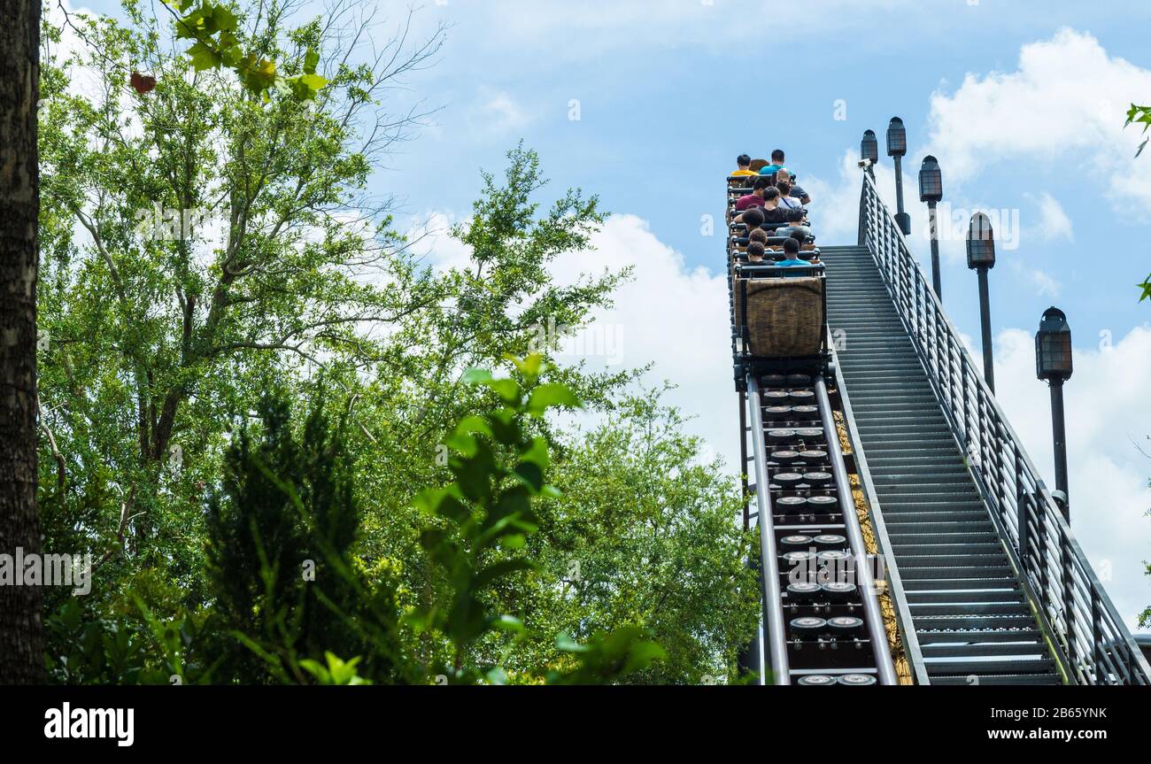 Flight of the Hippogriff (Buck) roller coaster, Wizarding World of ...