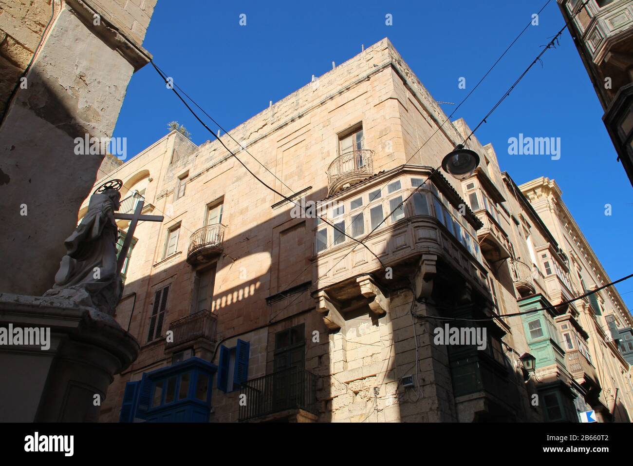 in stone flats (?) buildings valletta (malta Stock Photo - Alamy