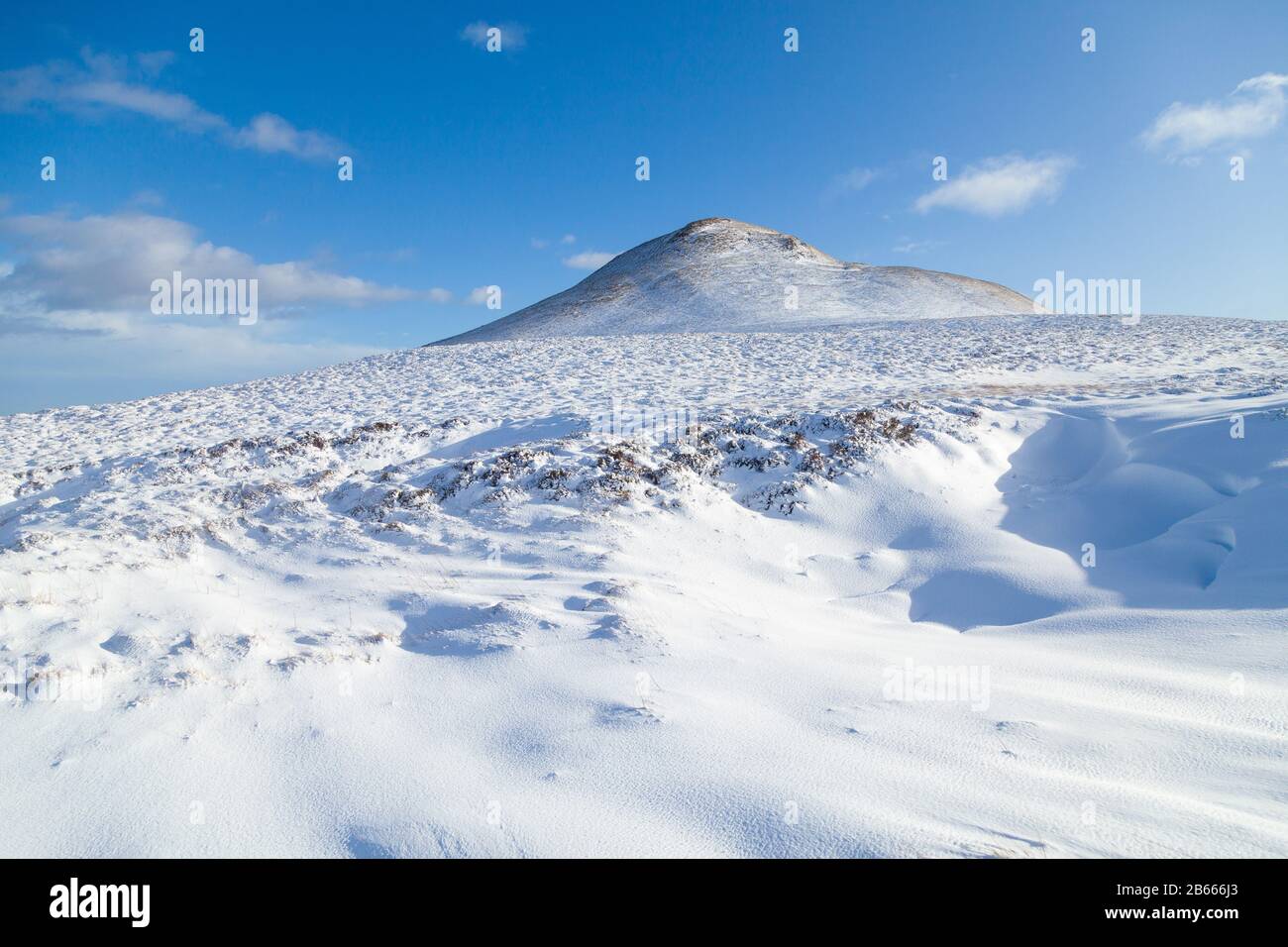 Falkland hill lomond hi-res stock photography and images - Alamy