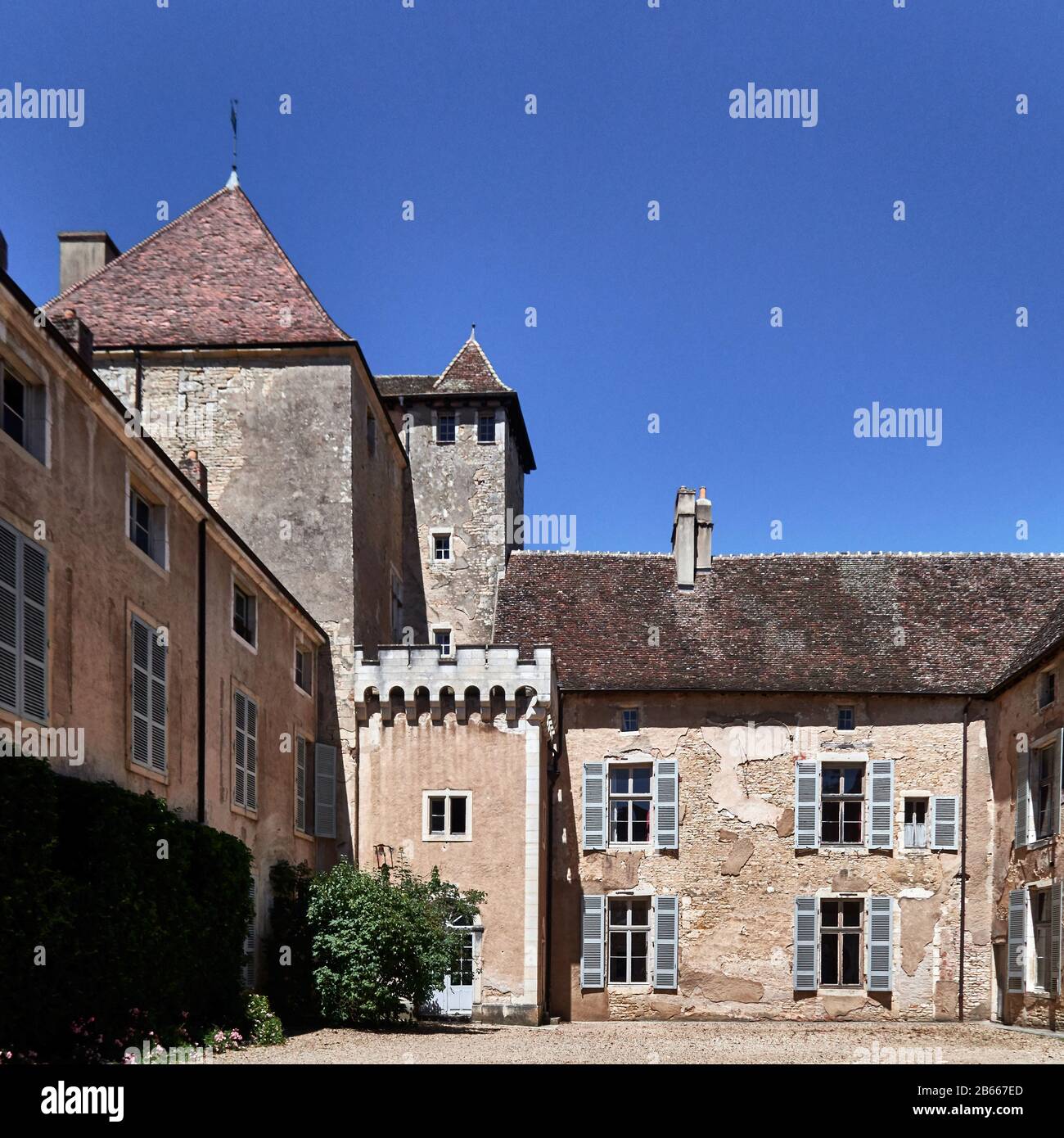 12th century castles in europe hi-res stock photography and images - Alamy