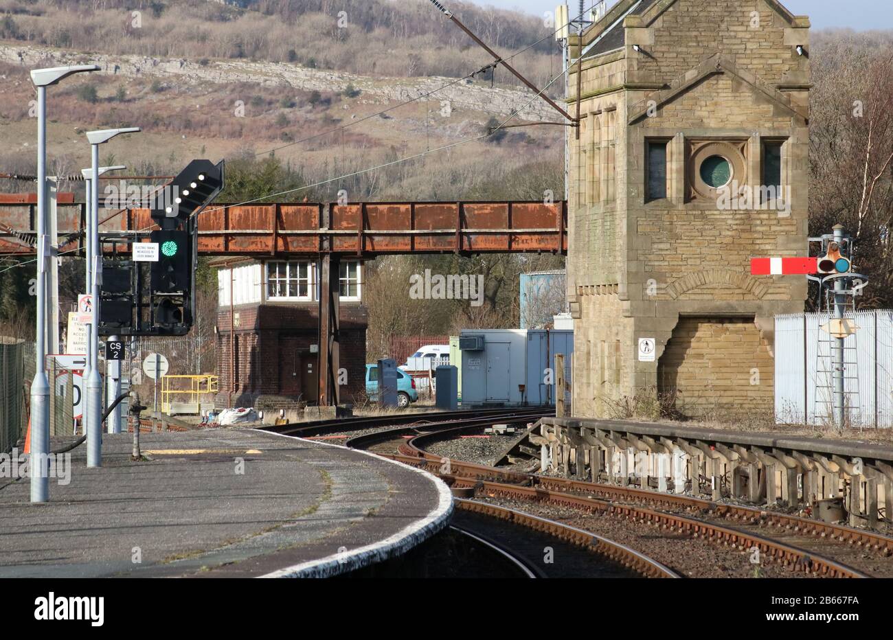 Green light railway signals hi-res stock photography and images - Alamy