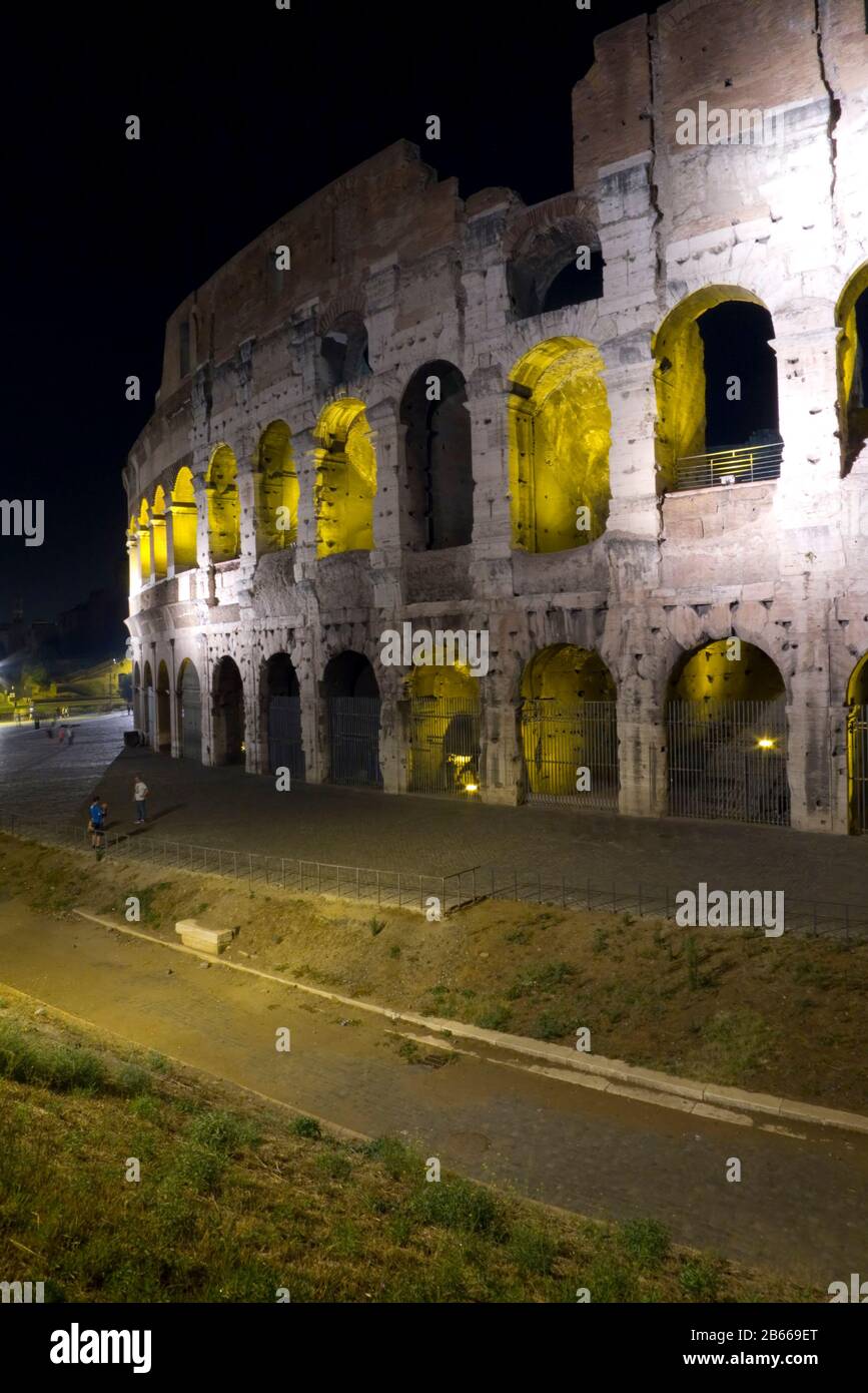Colosseum At Night Rome Italy Stock Photo - Alamy