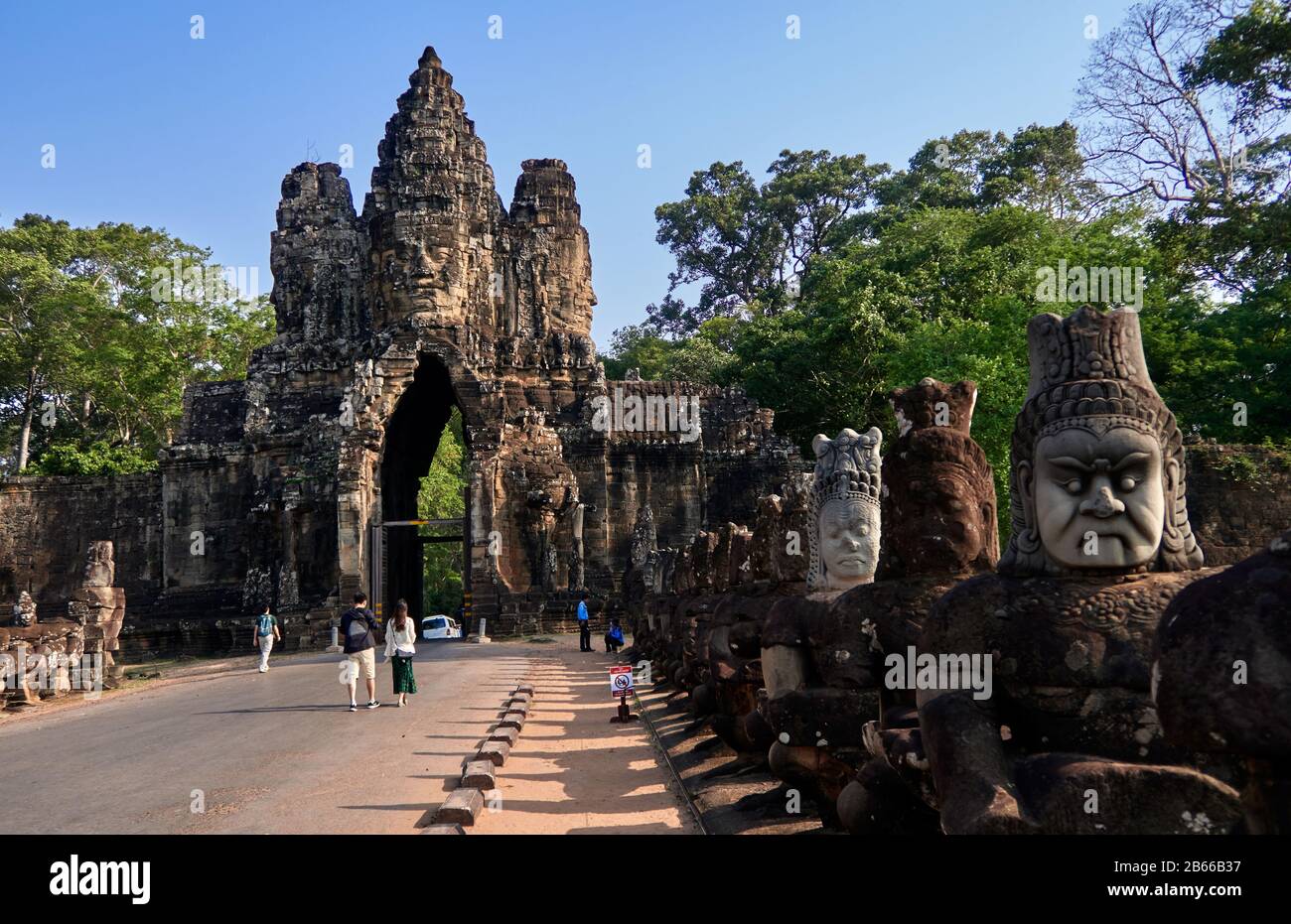 Statue at south gate temple hi-res stock photography and images - Alamy