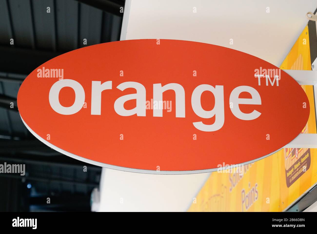 Orange mobile shop logo france hi-res stock photography and images - Alamy