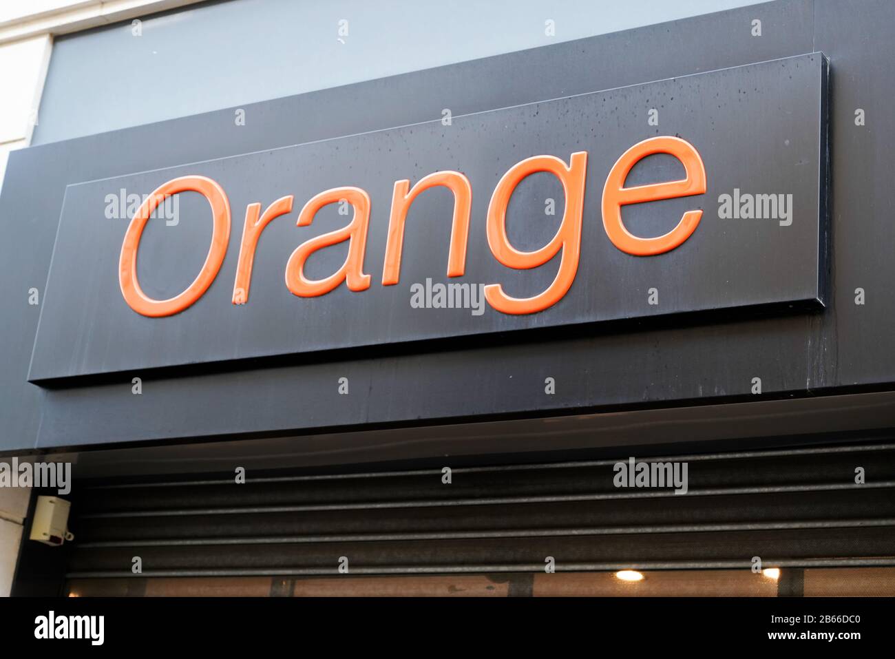 Orange mobile shop logo france hi-res stock photography and images - Alamy