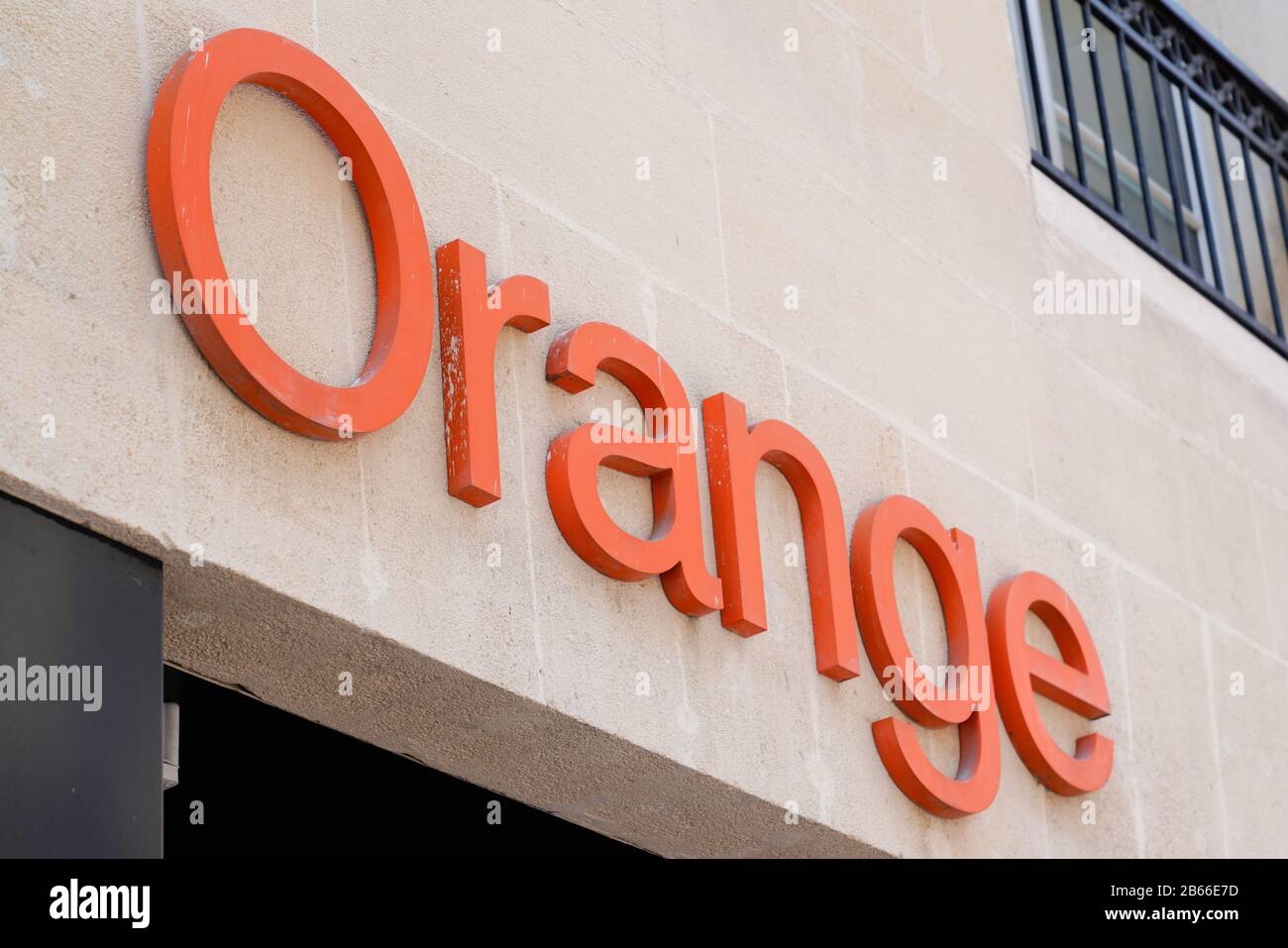 Bordeaux , Aquitaine / France - 09 18 2019 : Orange store logo on shop ...