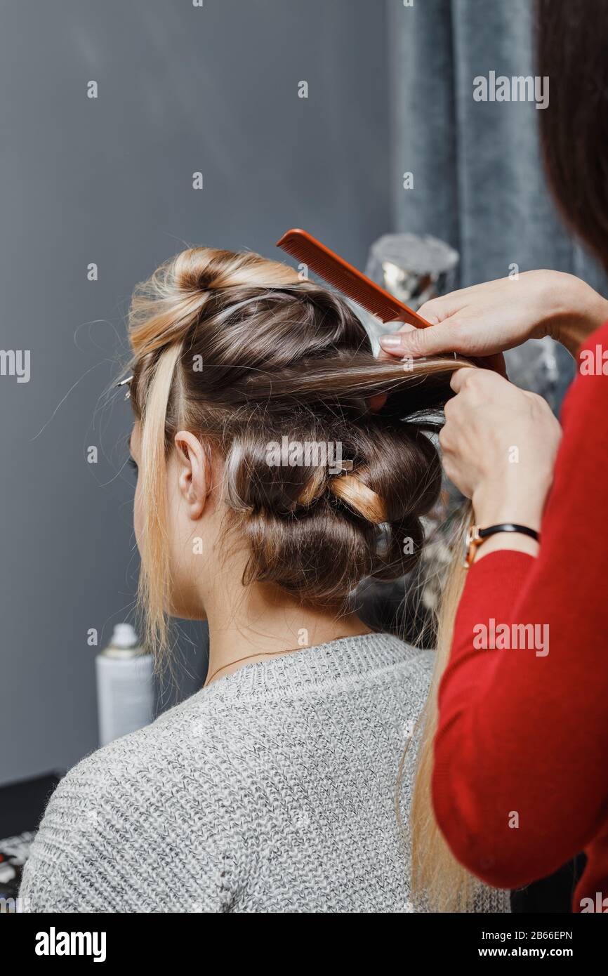 hands of woman combing hair her client in beauty salon Stock Photo - Alamy