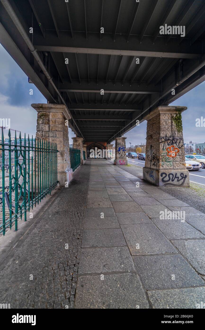 BERLIN, GERMANY. FEBRUARY 08 2020: Historical Oberbaum bridge ...