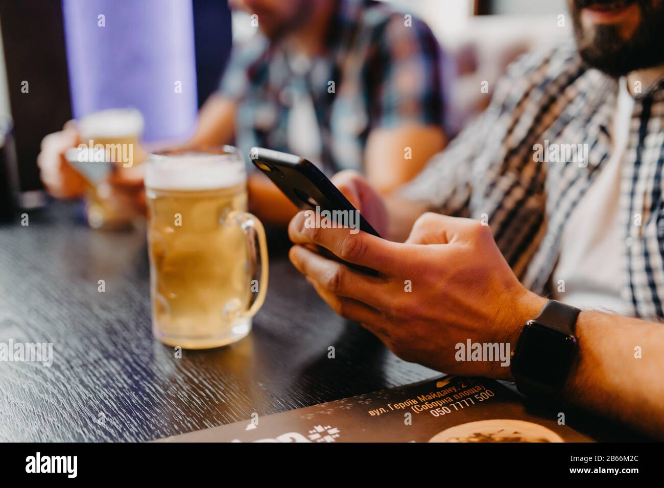 Man men male cell phone smartphone smartphones hi-res stock photography ...