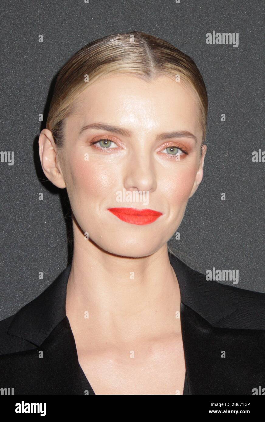 Betty gilpin the hunt hi-res stock photography and images - Alamy