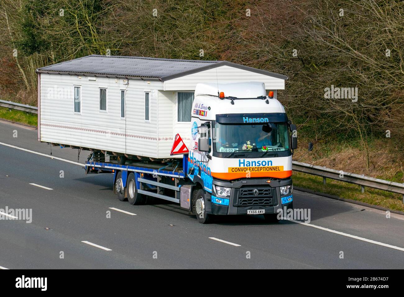 Rob & Gary driving Hanson Convoi Exceptionnel, Wide Load static caravan ...