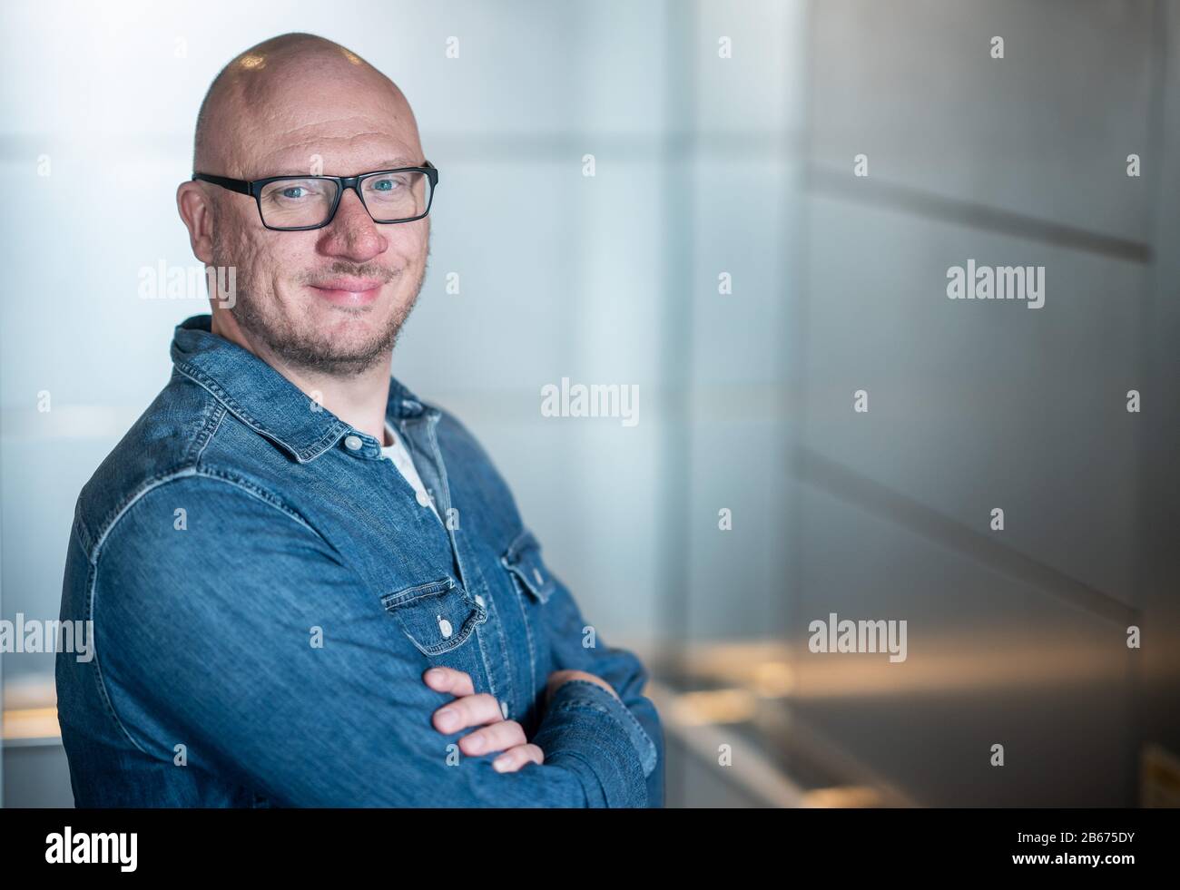 10 March 2020, Berlin: Andre Voigt, blogger, podcast and sports expert ...