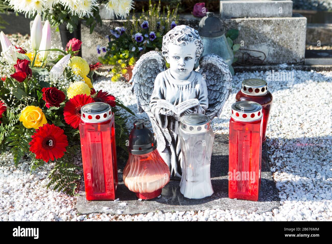 people remembering their loved ones who died Stock Photo - Alamy people remembering their loved ones who died Stock Photo - Alamy