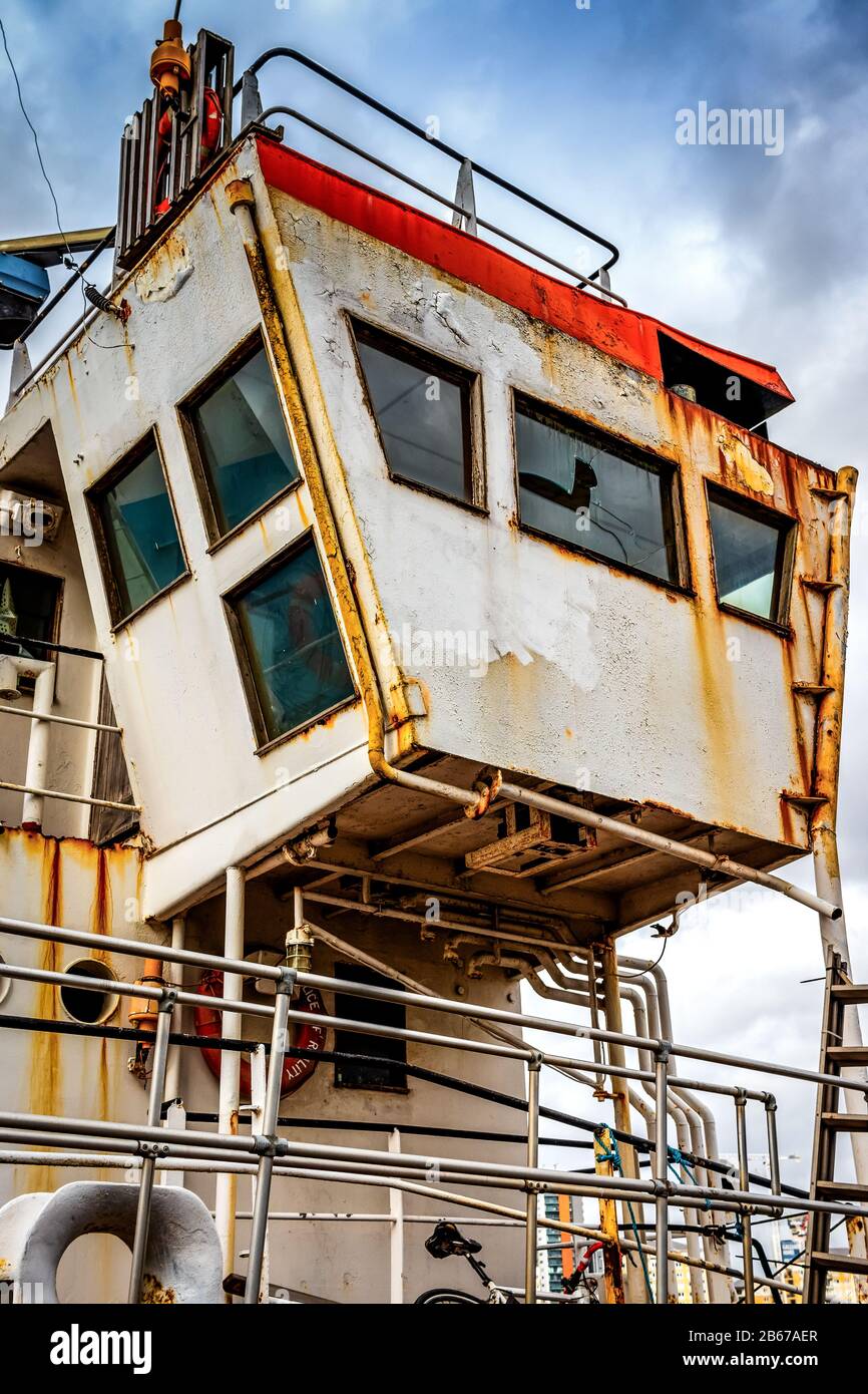 A Slice of reality modern art by Richard Wilson at the Greenwich ...