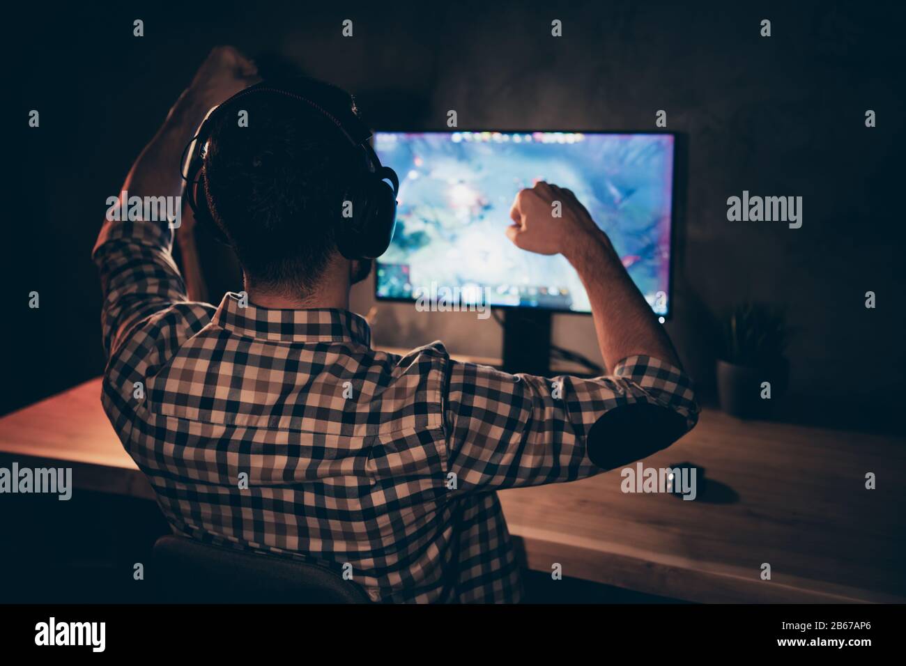 Close up back rear behind view photo he him his guy videogame talk ...