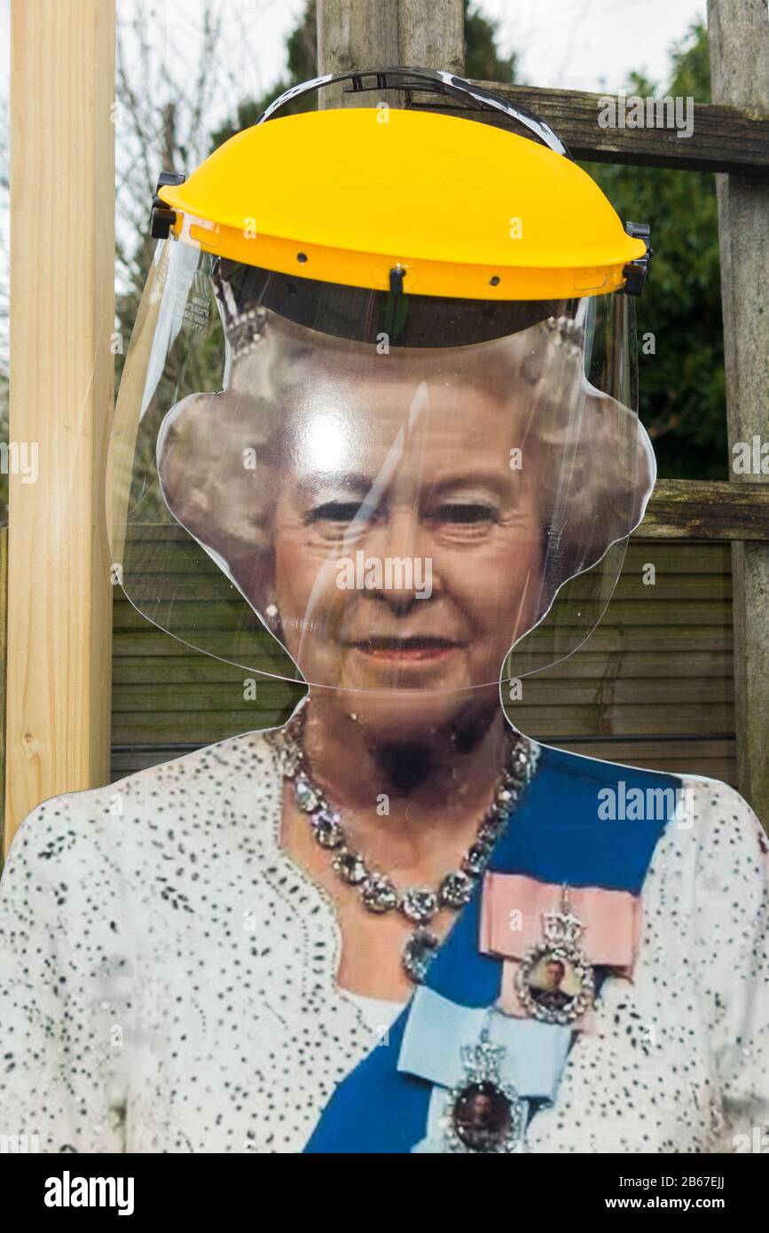 Queen elizabeth ii portrait 2020 hi-res stock photography and images ...