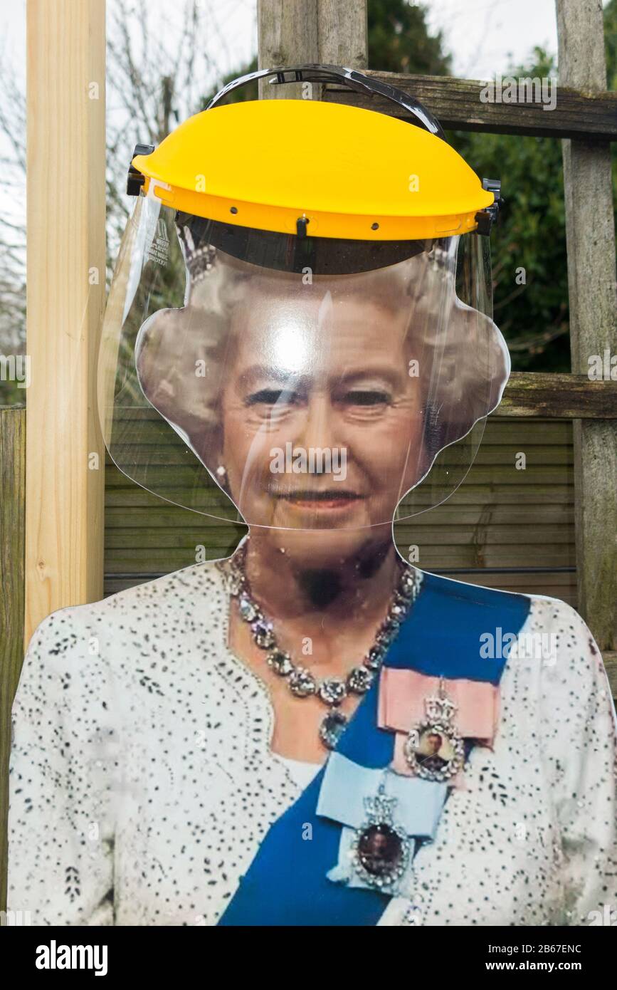 Hrh queen elizabeth ii face mask hi-res stock photography and images ...