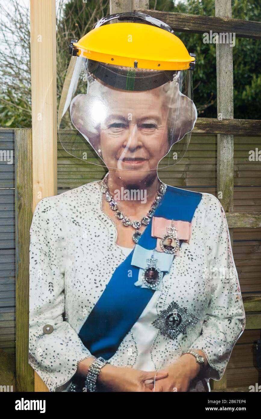 Hrh queen elizabeth ii face mask hi-res stock photography and images ...