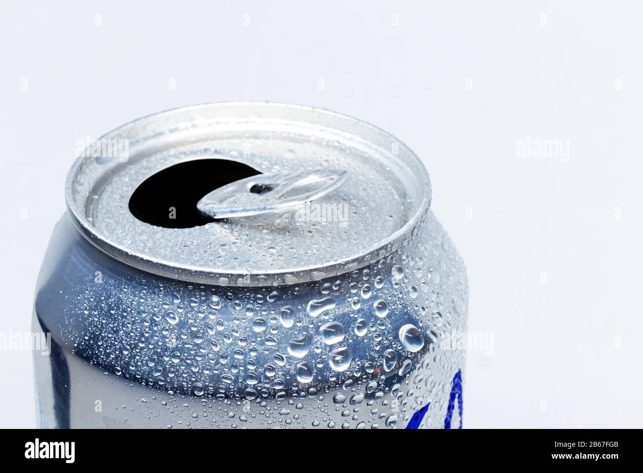 a can of carbonated water and drops of water Stock Photo - Alamy
