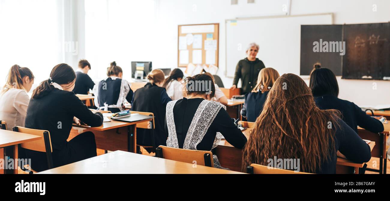 Boy girl classroom presentation hi-res stock photography and images - Alamy