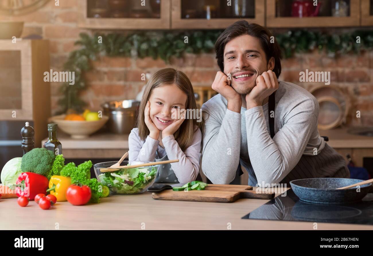 Fatherhood and family hi-res stock photography and images - Alamy