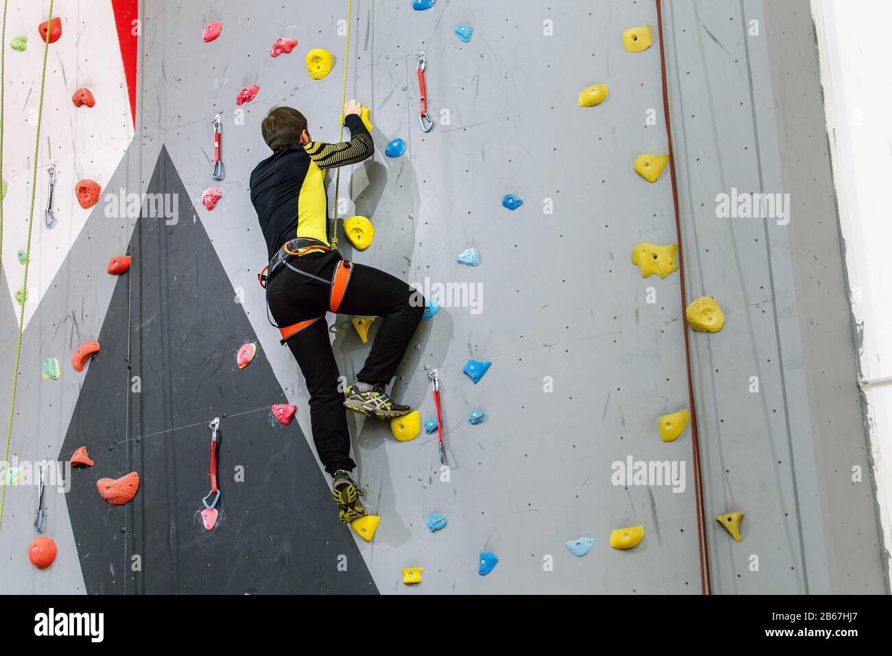Alone man climbing rope hi-res stock photography and images - Alamy