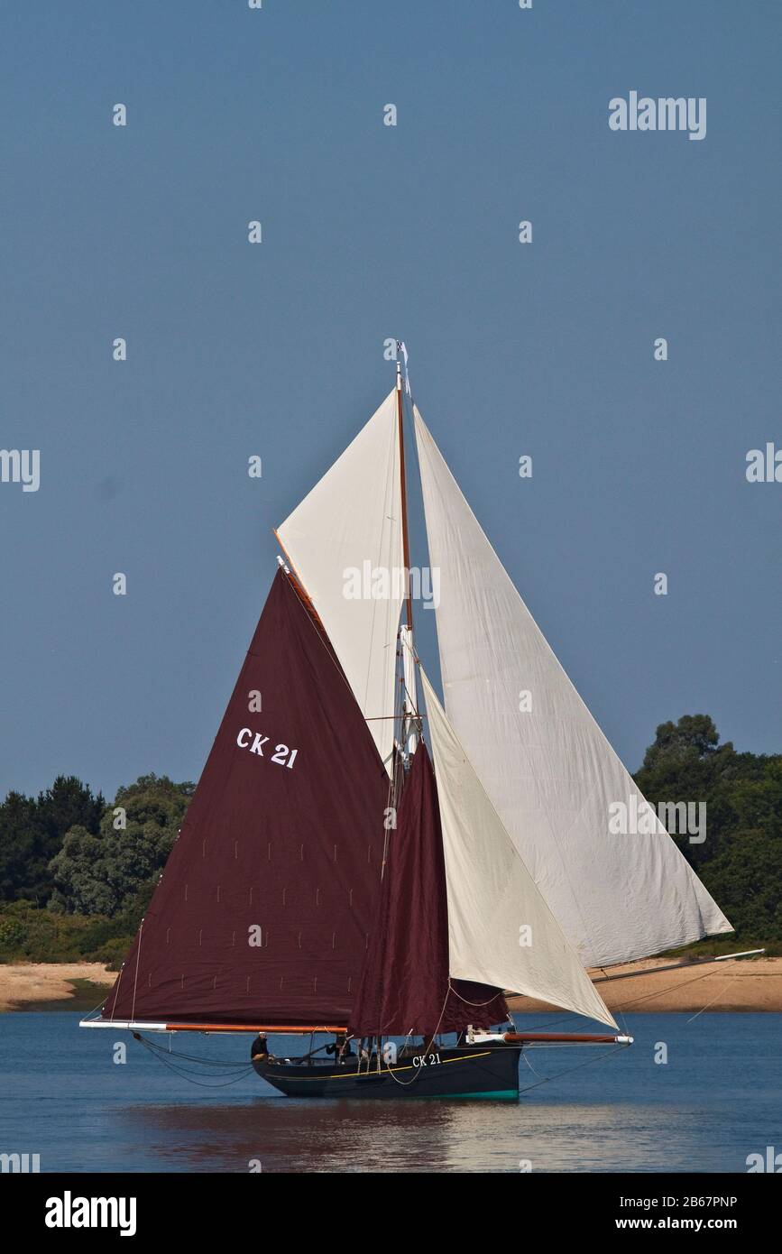 Essex sailing smack CK21 Maria in full sail Stock Photo - Alamy