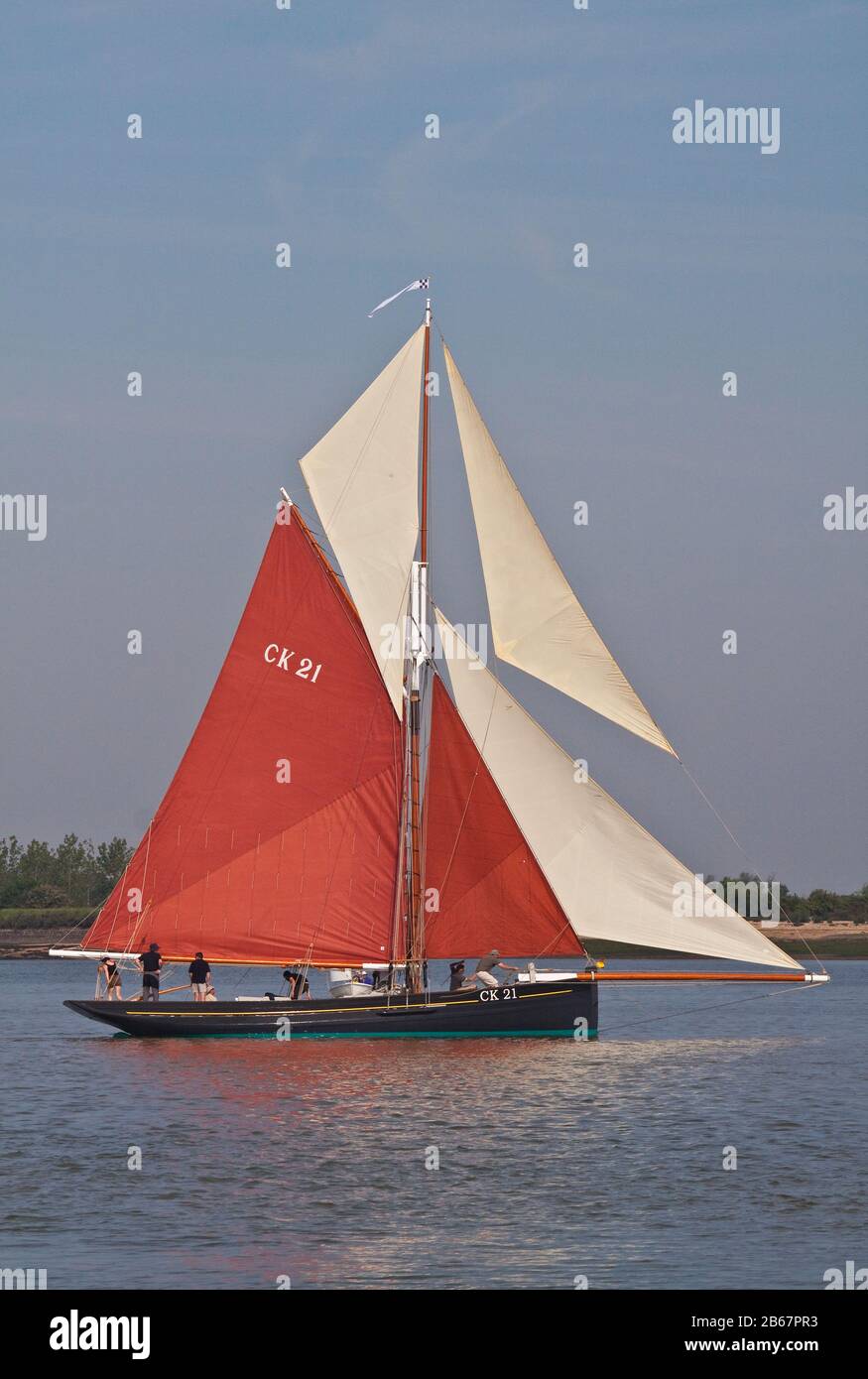 Essex sailing smack CK21 Maria in full sail Stock Photo - Alamy