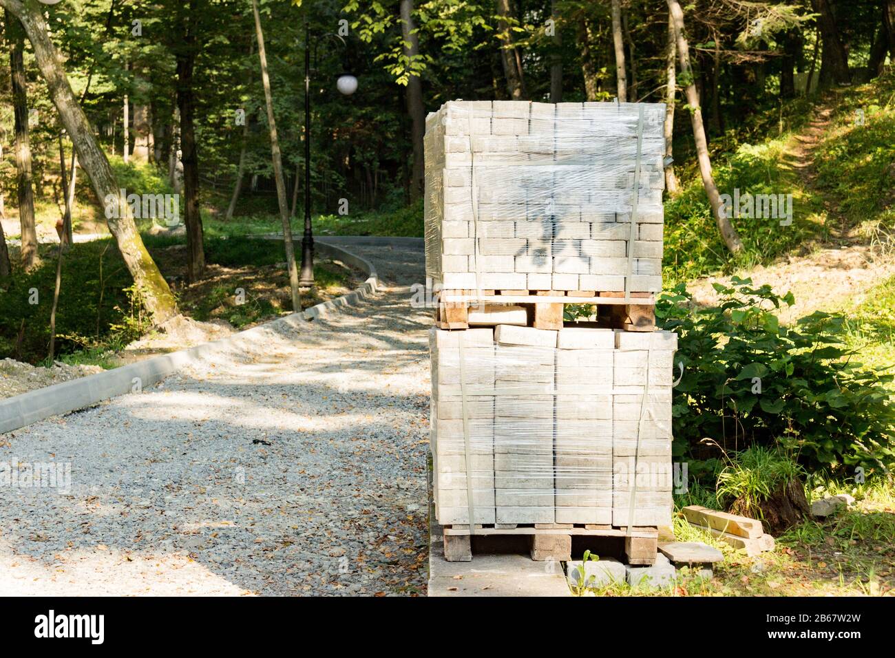 Pile of concrete paving slabs on a wooden pallet. Blocks for paving a ...